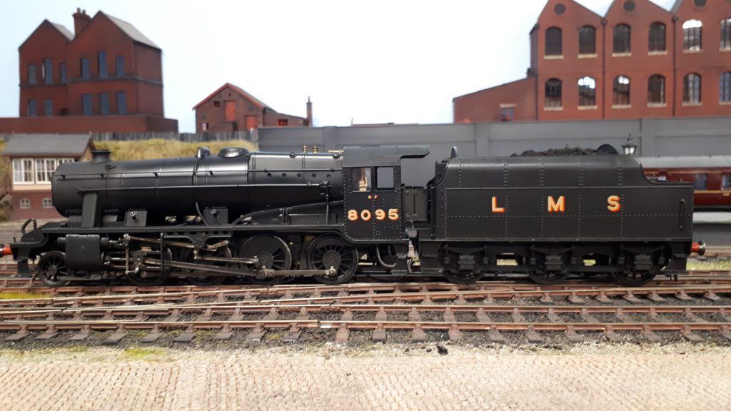 LMS / BR STANIER 8F 2-8-0 with STANIER 4OOOg RIVETTED TENDER ...
